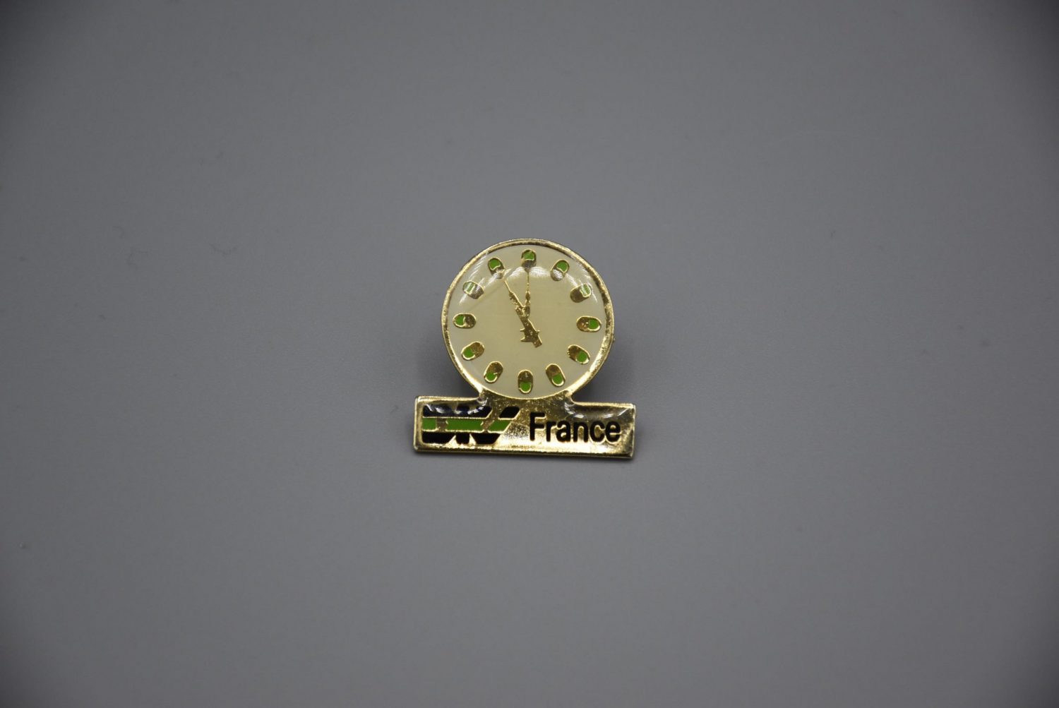 Pin's - DKV - Horloger de Battant - Besançon - Objets Publicitaires